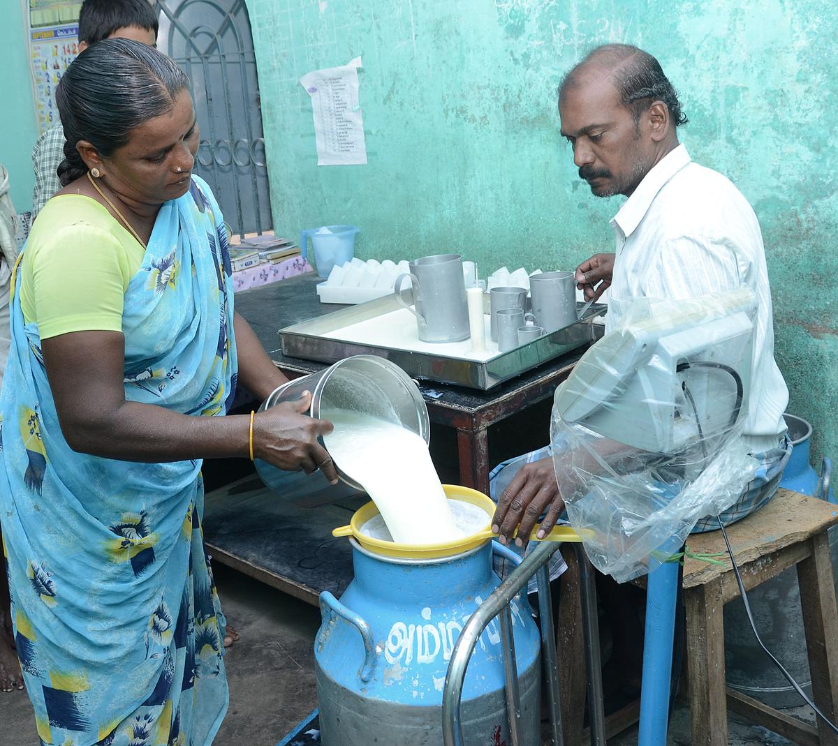 Milk Producers Demand Hike In Procurement Price - EDairy News India